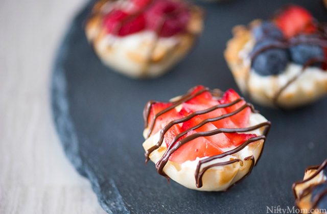 Easy Chocolate Drizzled Phyllo Fruit Cups – Nifty Mom
